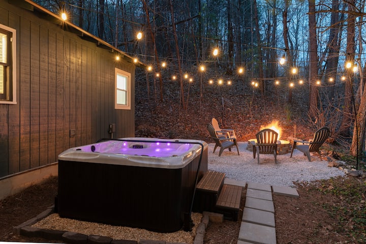 Contemporary Vibes | Hot Tub Fire Pit  15 To Avl - Asheville, NC
