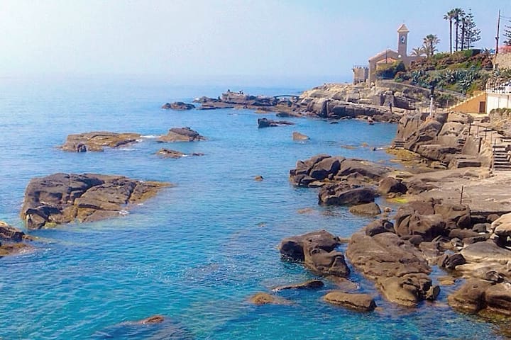 Near The Sea With Frescoes - Bordighera