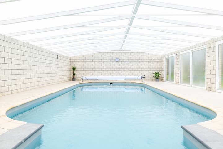 Gite Avec Piscine Intérieur - Châtelet