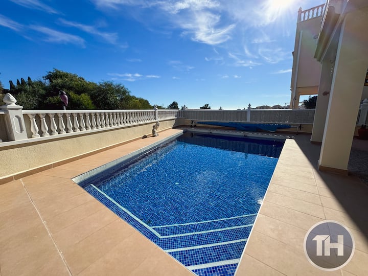 Xxl 4 Bed Villa + Private Pool - La Zenia