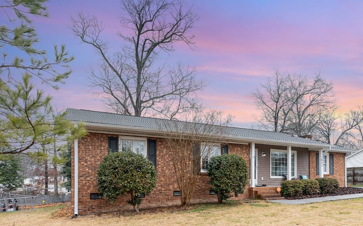Quiet And Remodeled In Raleigh | 3 Bed 2 Bath - Raleigh, NC