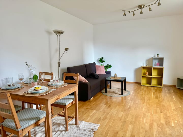 Happy Home Near Airport - Free Parking - Vienna Schwechat Airport (VIE)