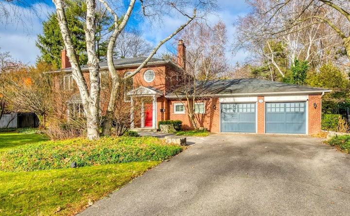 Large Home With Pool - Oakville