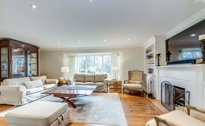 Large Home With Pool - Oakville
