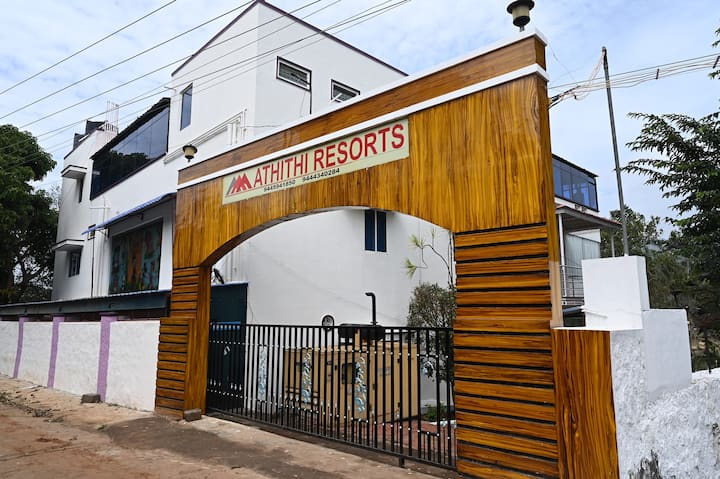 Private Property On The Hills - Yelagiri