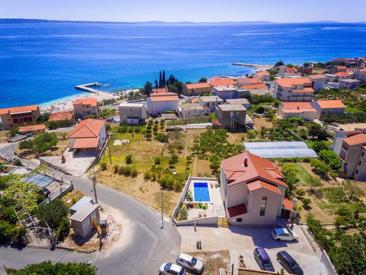 2 Apartmana S Bazenom / 10 Osoba - Podstrana