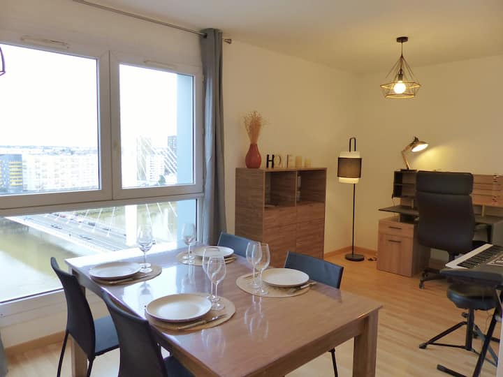 Ile De Nantes, Vue Exceptionnelle Avec Parking - Nantes