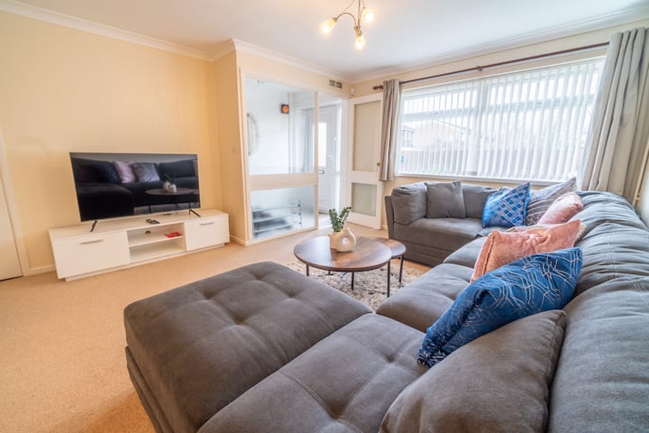 Stylish 3 Bedroom Home With Free Parking - Nottingham