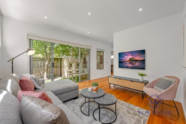 Relaxing Getaway Oasis With Patio In Charming Kew - メルボルン