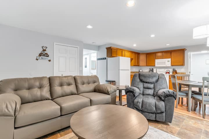 Fenton Flats- Suite 5- On Site Hot Tub And Garage - Seven Lakes State Park, Holly