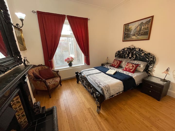 Royal Double Room & Good Links To City Centre! - Manchester