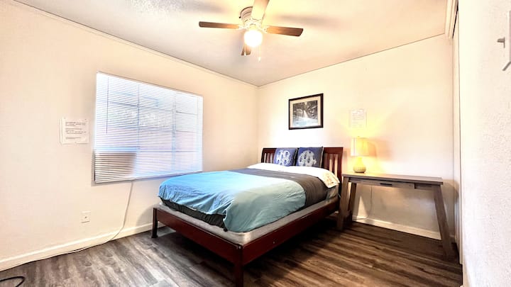 Private Bdrm In Single House To Shower & Sleep N - Stockton, CA