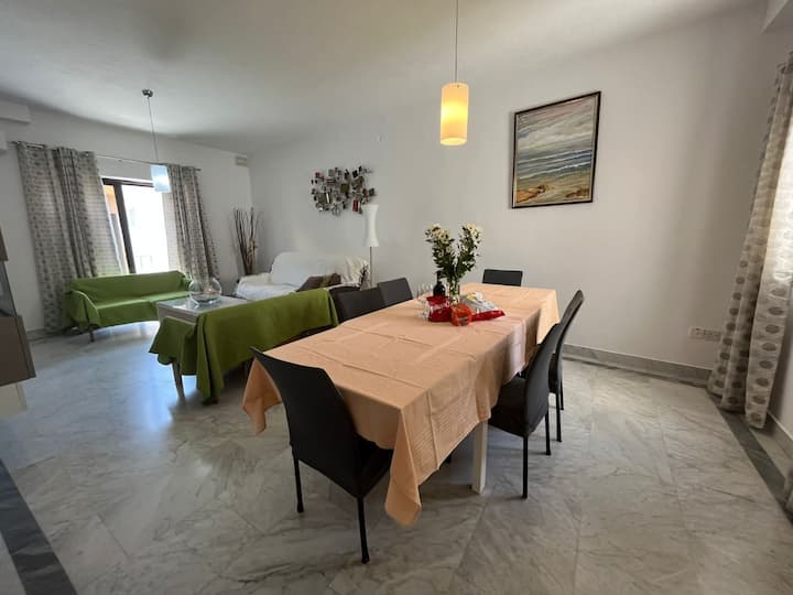 Xl Spacious Apt, 4-br, Wlk To Sliema&st.julian's - Malta