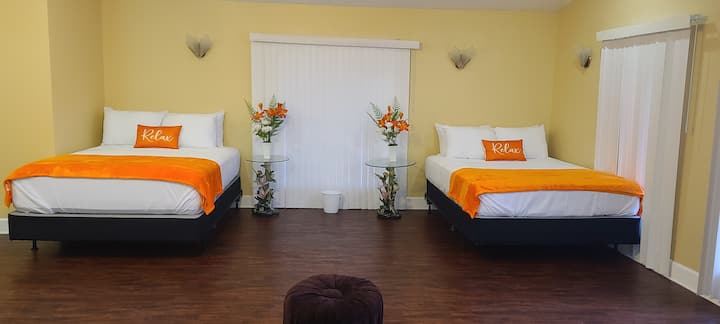 Plush Vacation Rentals (H). Hot Tub 13 Beds 8 Park - Atlanta