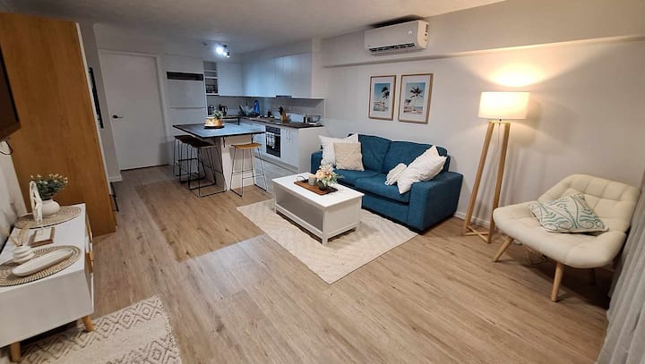 Charming Coastal 1br Apartment - Broadbeach