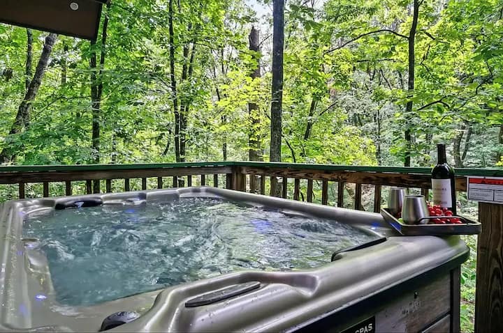 Beary Peaceful Smokies:hot-tub, Games & Pools - Pigeon Forge, TN