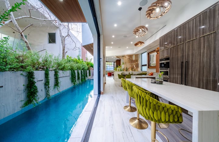 Designer Venice Retreat | Pool, Spa & Rooftop - Venice Beach, CA