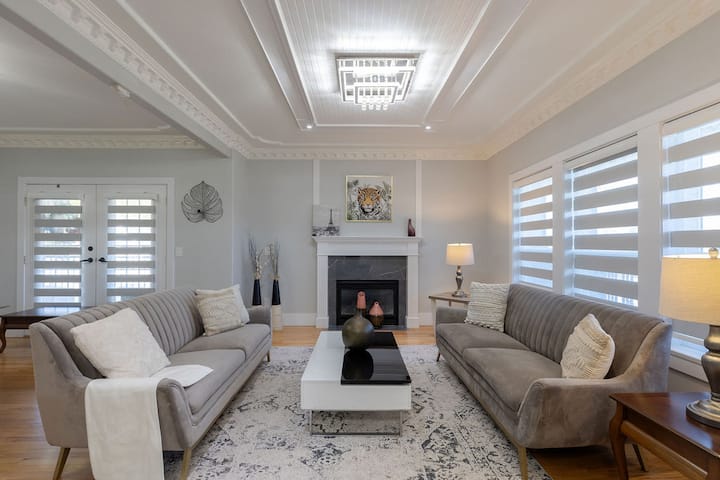 Beautiful 13,000sq Ft Corner 5bed Getaway - Surrey, BC