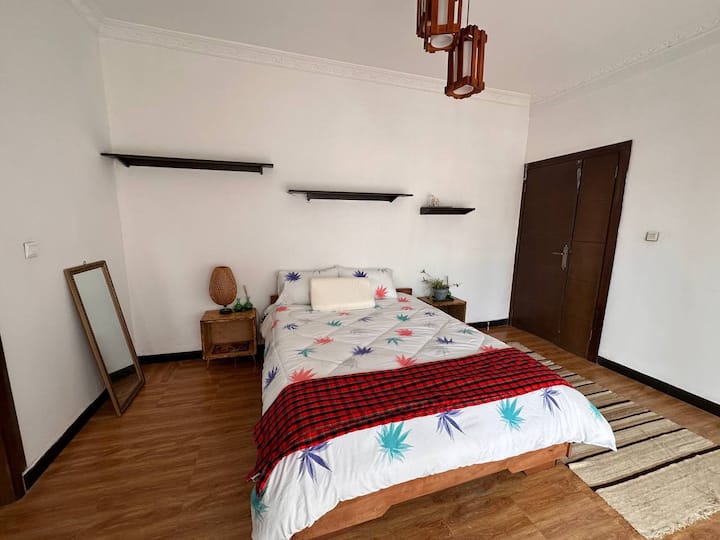 Kebena Room, Bath, Balcony View - Addis Ababa