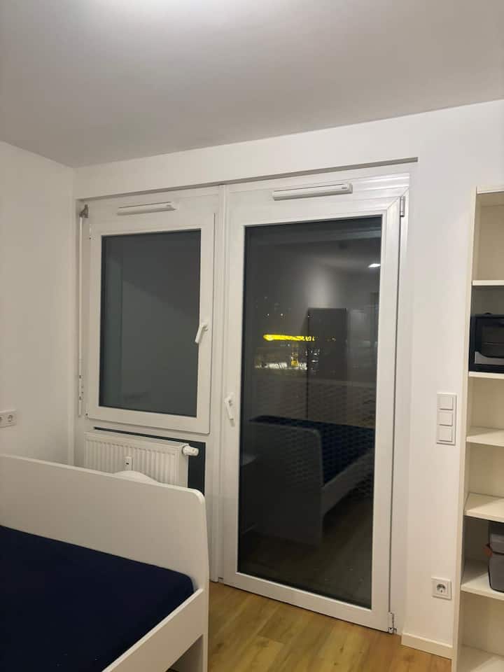 Einzimmer Wohnung Mit Eckküche - Taufkirchen
