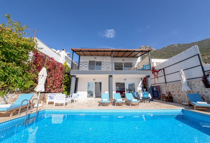 Kalkan Da Deniz Manzaralı Muhafazakar Geniş Villa - Kalkan
