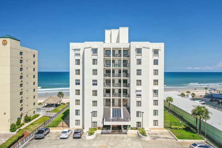 Sandpoint Beachfront Condo - Daytona Beach Shores, FL