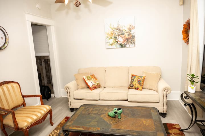 Eastside Cozy Crib Pvt Rm 3 - Hilton, NY