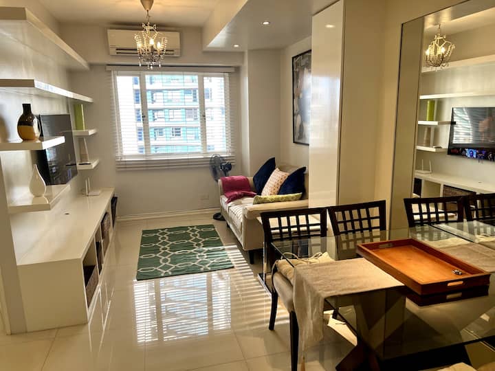 Modern Stylish 1 Br In Forbestown Bgc.400mbpswifi - Taguig