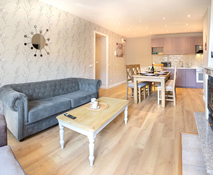 Luxury 3-br 2-bath Ski Apt, With A/c, Near Gondola - Bansko