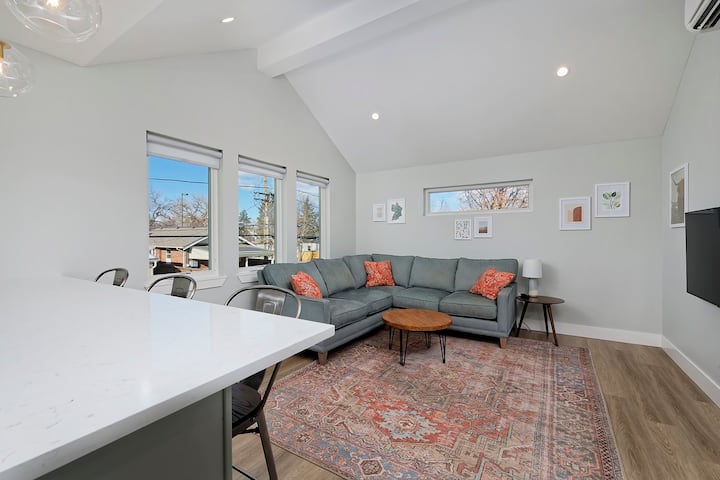 Private 2 Bed, 2 Bath Guesthouse Near Downtown - Lincoln Park - Denver