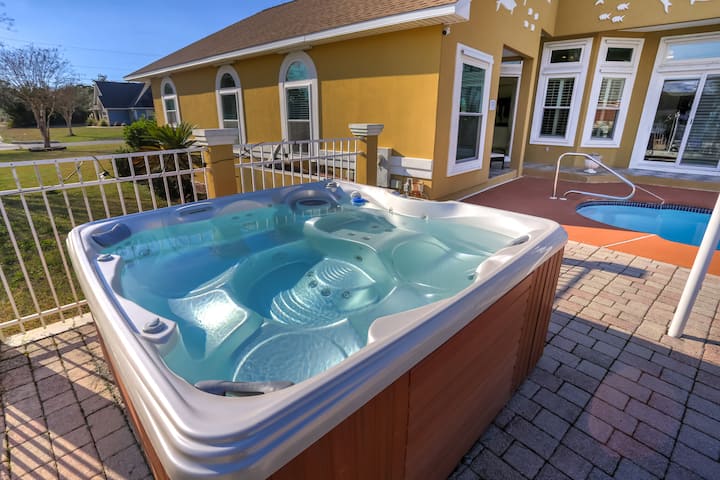 Hot Tub And Game Room | Navarre Getaway! - Navarre, FL
