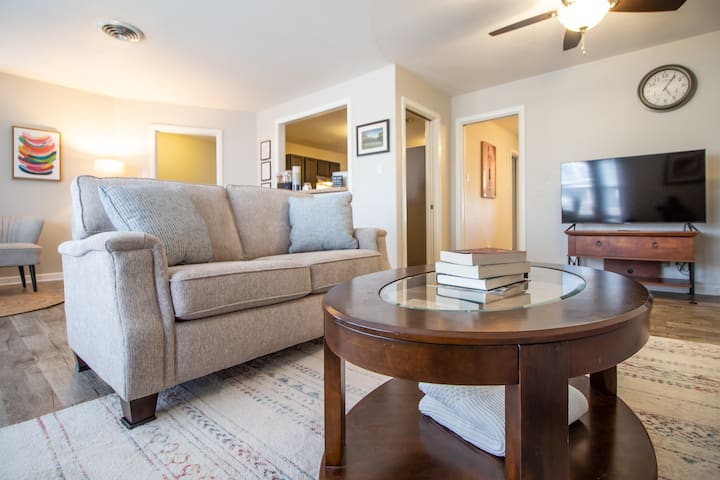 Ollies Place | Spacious Home, Walk To Hospitals - Lubbock, TX