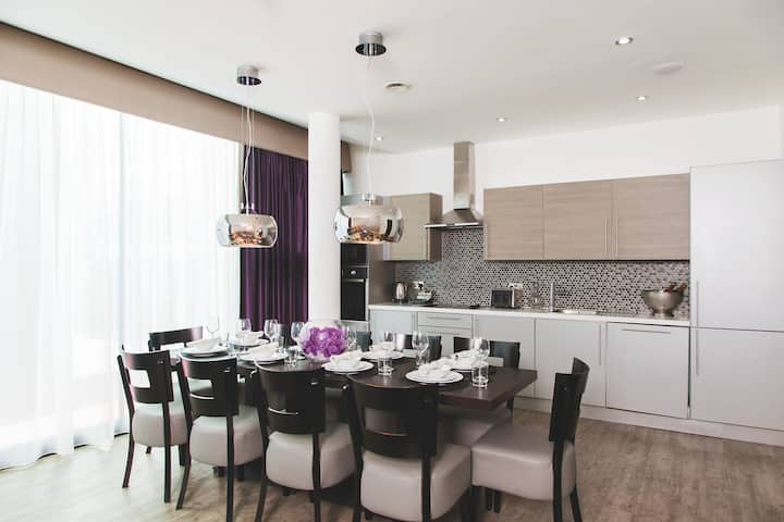 Two-bedroom Super Luxe Apartment 8 (Sleeps 10) - Liverpool