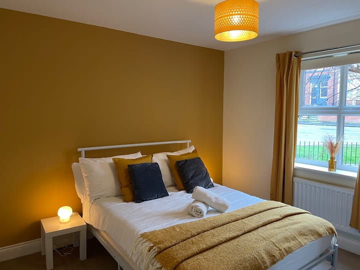 Fleetwood-3 Bdrm Apartment Fab 4 Contractors - Gosforth