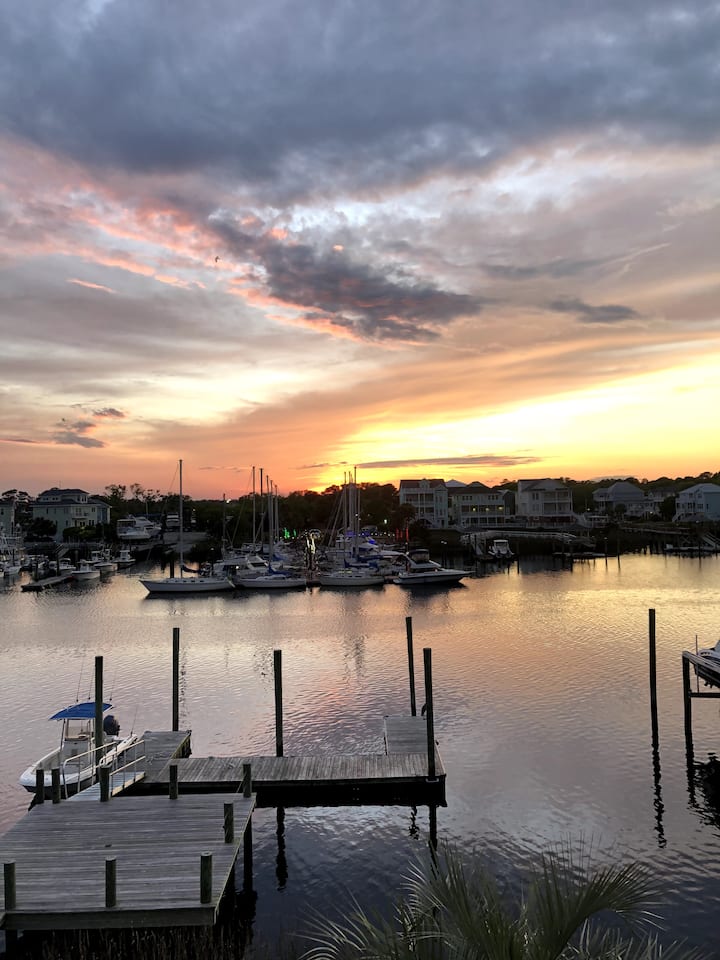 Beautiful Condo On Canal W/ Dock - Carolina Beach