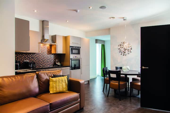 One-bedroom Luxe Apartment 14 (Sleeps 5) - Liverpool