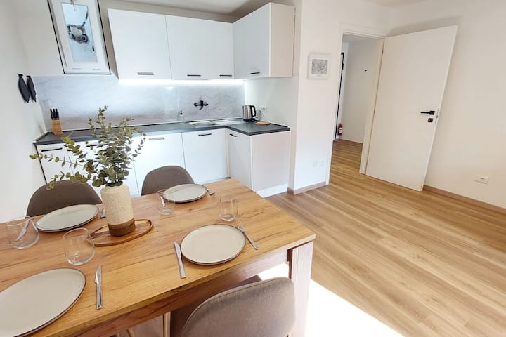 Renovated Apartment 5 Min From The Center - Tirol