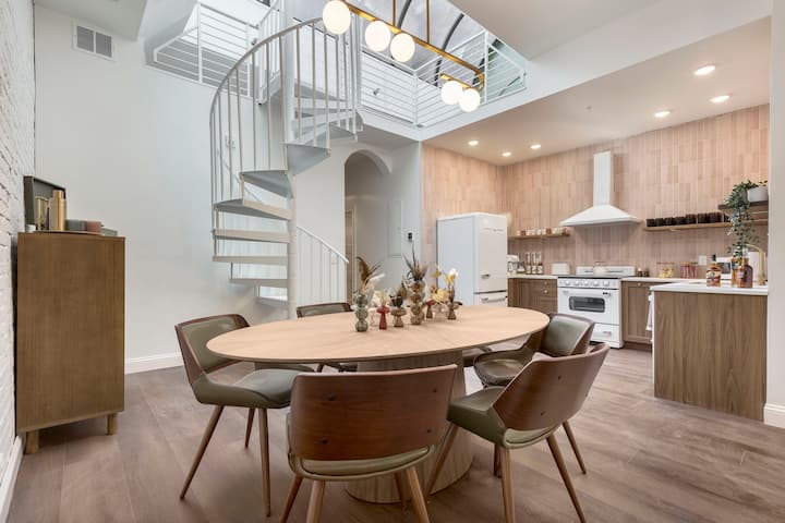 Skyline Bourbon Loft By Hollyhock Suites - New Albany, IN