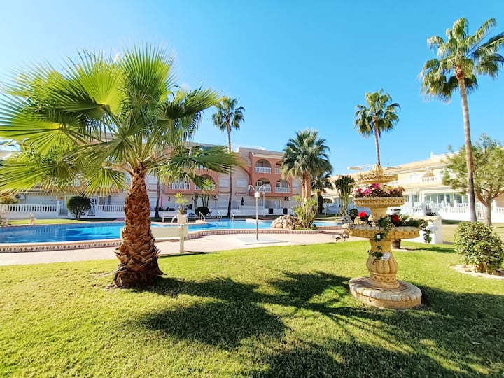 Sunny Home With 2 Pools Near Beach & Golf - Los Alcázares