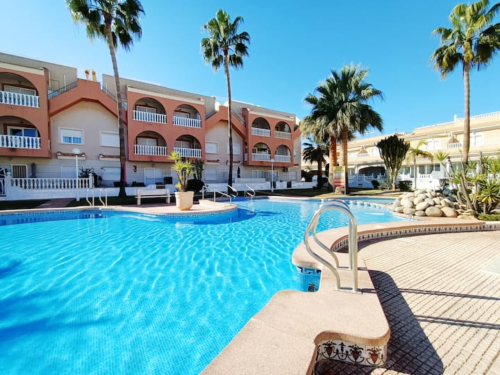 Sunny Home With 2 Pools Near Beach & Golf - Los Alcázares