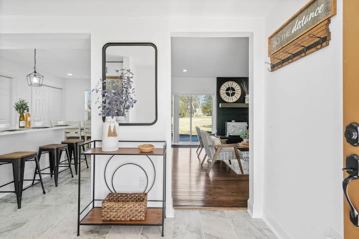 Newly Renovated Modern Farmhouse - Culpeper, VA