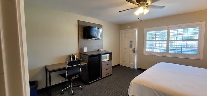 Standard King Room - Pismo Beach, CA