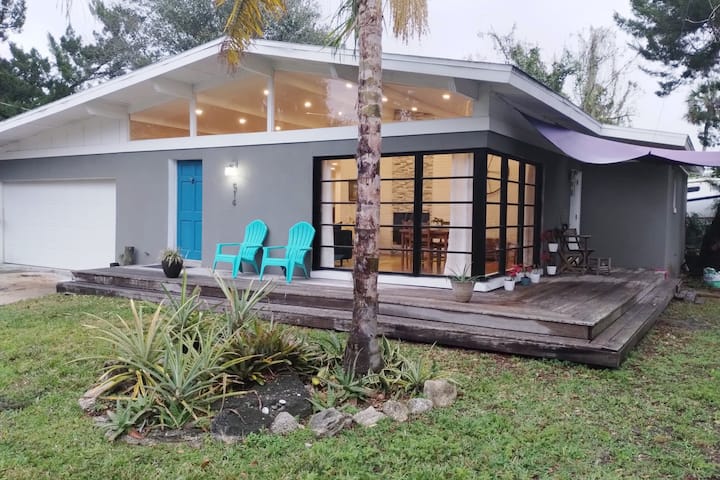 Genoa Room - Titusville, FL