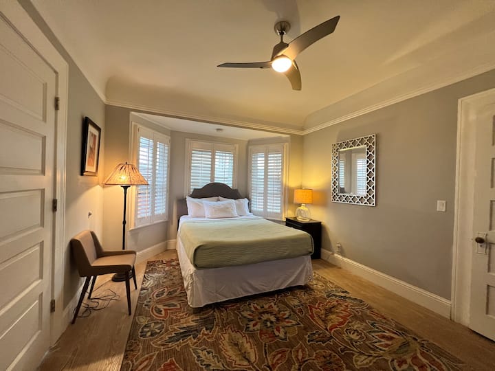 Cozy Downtown Burlingame 1br | Parking | Walkable - San Mateo, CA