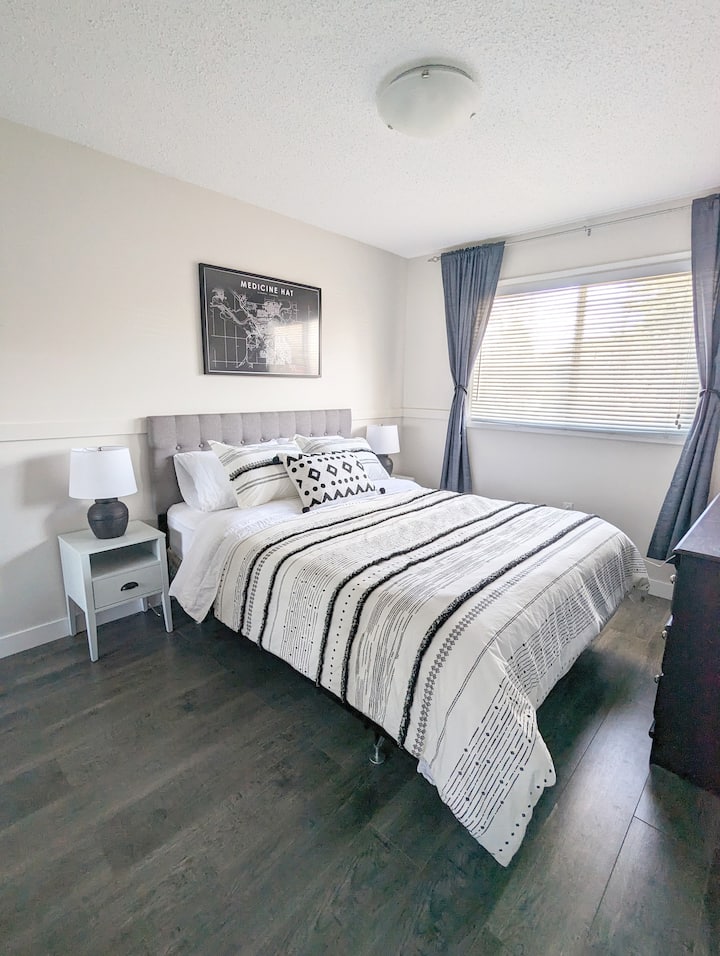 Little Red House In Medicine Hat - Medicine Hat