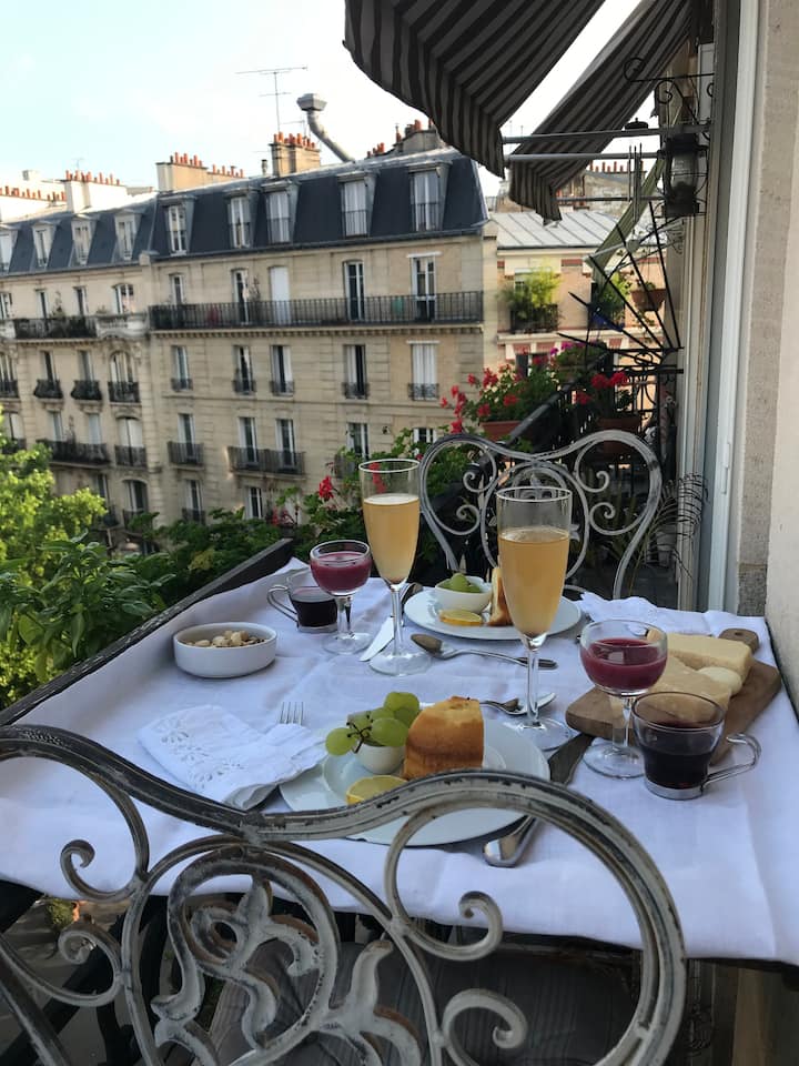 Beautiful Comfortable Calm Apartment Balcony View - Paris
