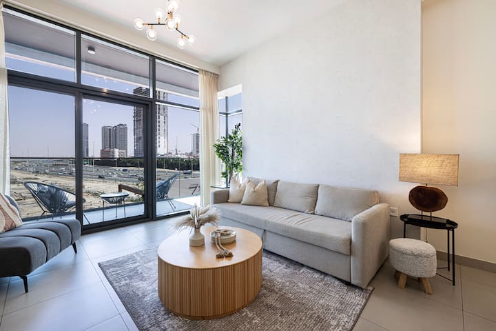 New! 1br Oasis With Pool, Skyline View & Gym - Dubai