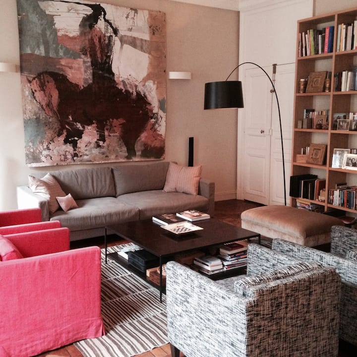 Our Home, Center Of Paris - París