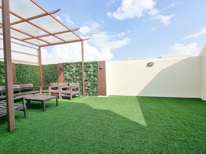 H506 Stunning Room Beautiful With Rooftop. - Jeddah