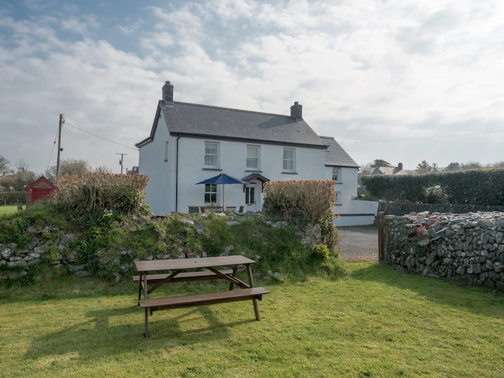 Traditional Coast Farmhouse - Cardigan